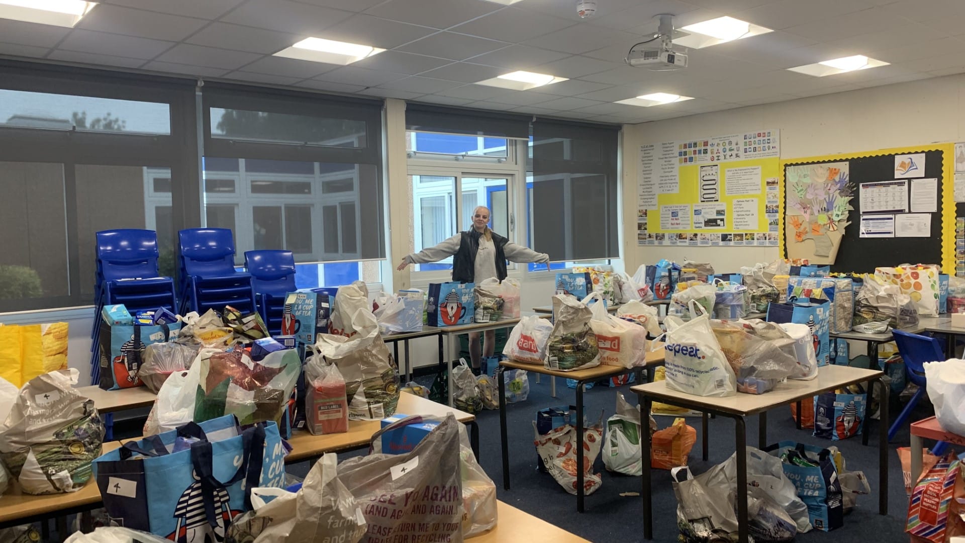 Generous Murray Park pupils hand out food parcels - Penguin PR
